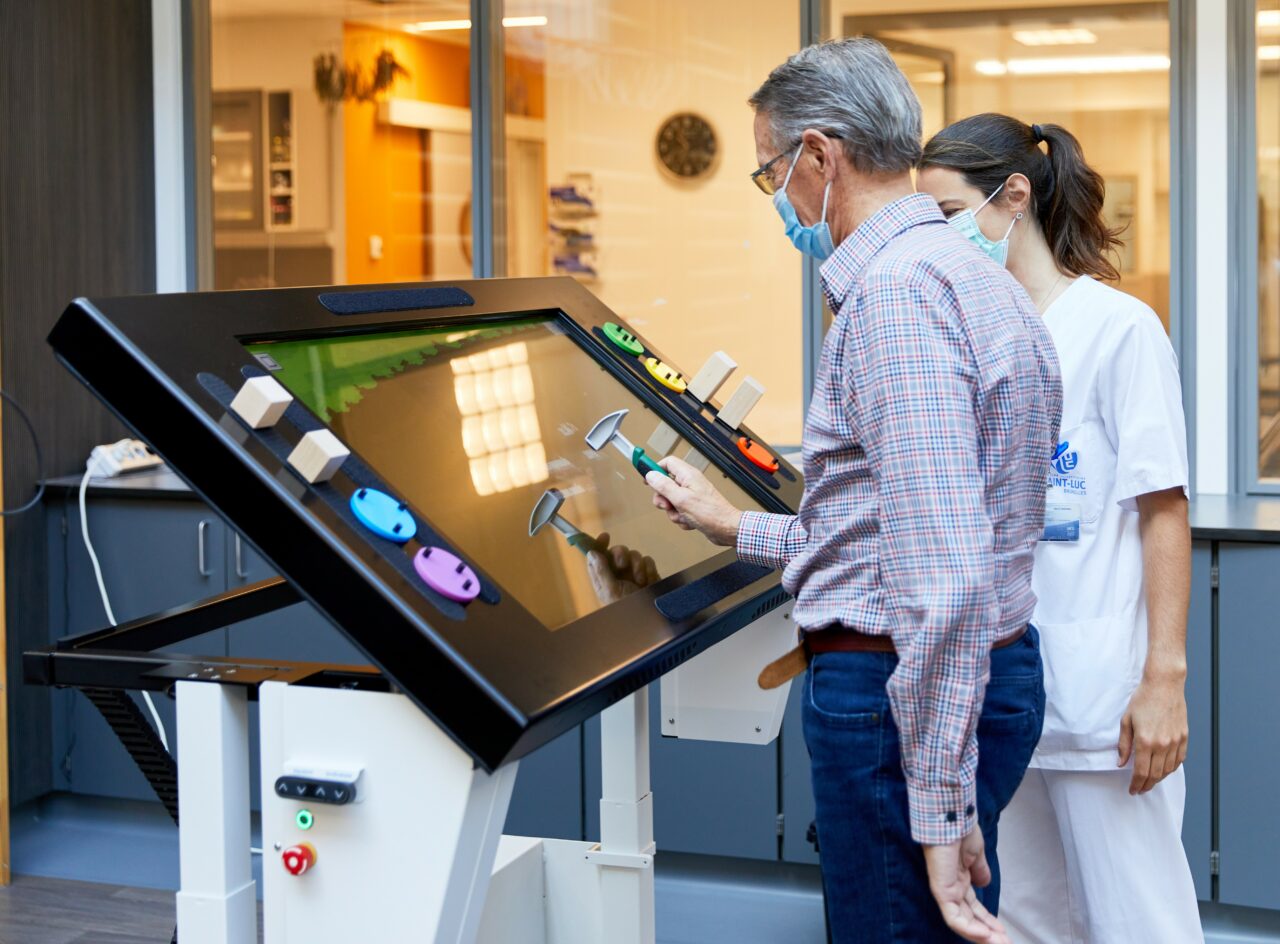 Dispositif de rééducation REAtouch - Table interactive & ludique